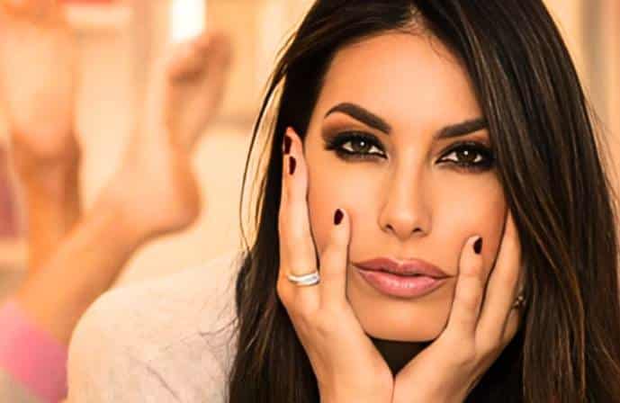 Elisabetta Gregoraci la carriera: accusata di essere stata aiutata da ... Elisabetta Gregoraci la carriera: accusata di essere stata aiutata da ...